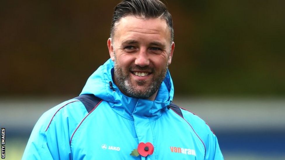 Jay Saunders: Maidstone United boss extends contract - BBC Sport