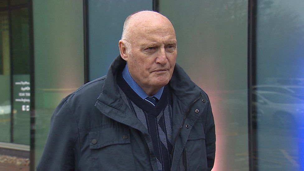 Môn: Gwrthod cais i droi hen fferm foch yn fythynnod gwyliau - BBC ...