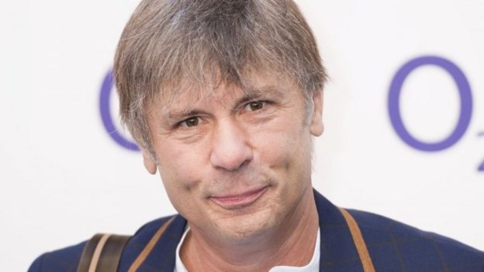 Queen named 'living legends' at Classic Rock awards - BBC News