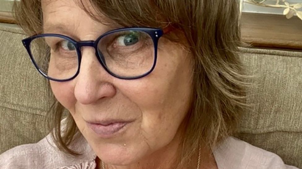 I gave up waiting for my NHS op and went private - BBC News