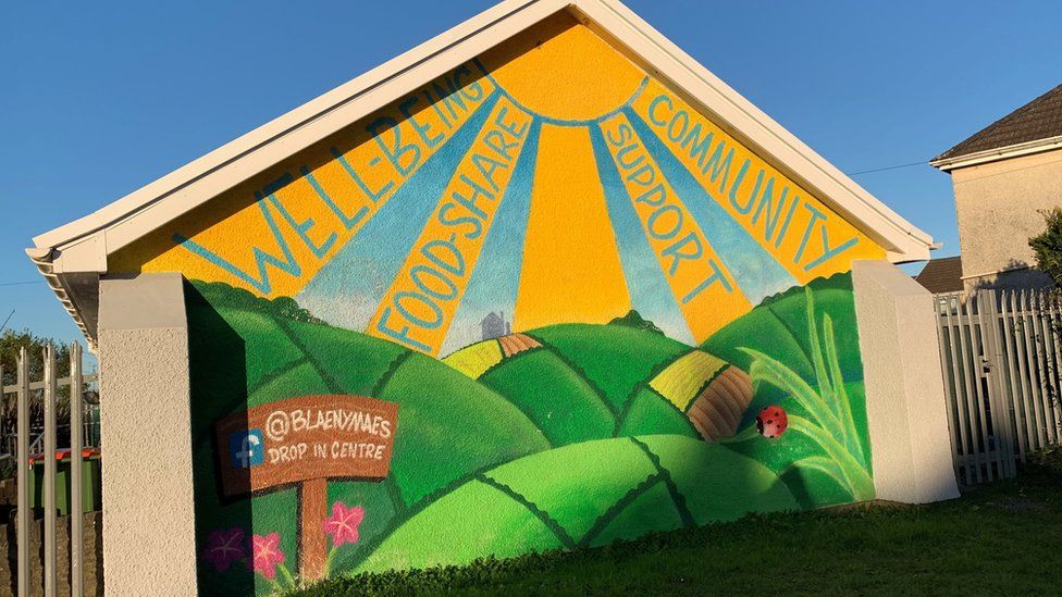 Rhoi 'llais a hyder i gymuned Blaen-y-maes' - BBC Cymru Fyw