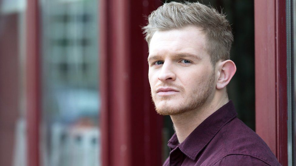 Ateb y Galw: Yr actor Aled Llŷr Thomas - BBC Cymru Fyw