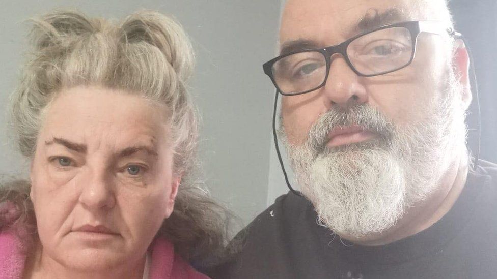 Man rejects trust apology to wife for hip surgery delay - BBC News