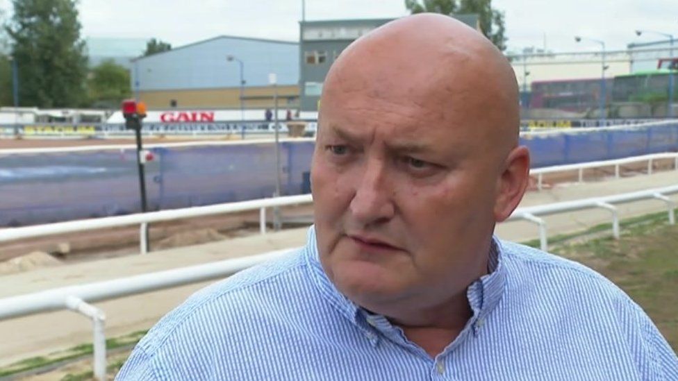 Crowds flocked to Oxford stadium for greyhound racing - BBC News