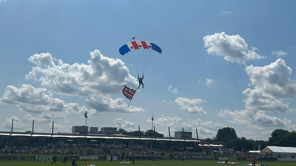 Thousands attend first day of Lincolnshire Show - BBC News