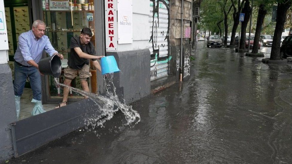 Sicily flooding: Rare Medicane hits southern Italy - BBC Newsround