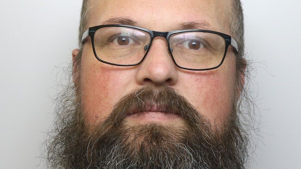 Newidiadau i geisiadau am drwydded gynnau'n 'wallus' - BBC Cymru Fyw