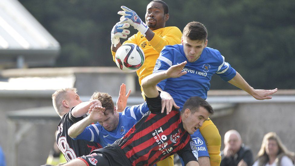 Premiership action caught on camera - BBC Sport