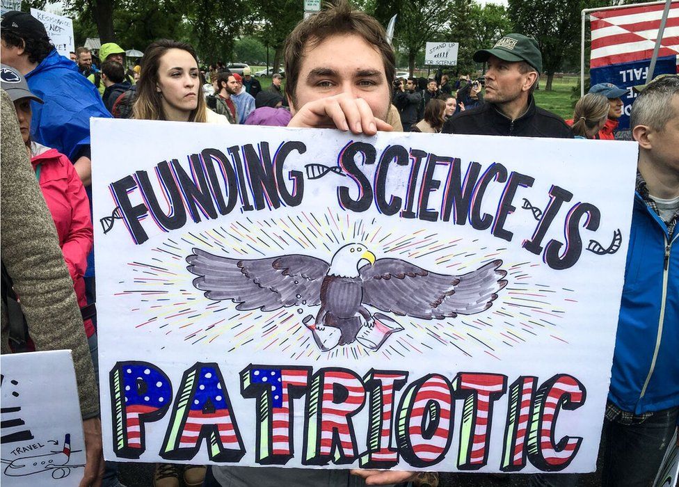 In Pictures: Science marchers defy rain in Washington DC - BBC News