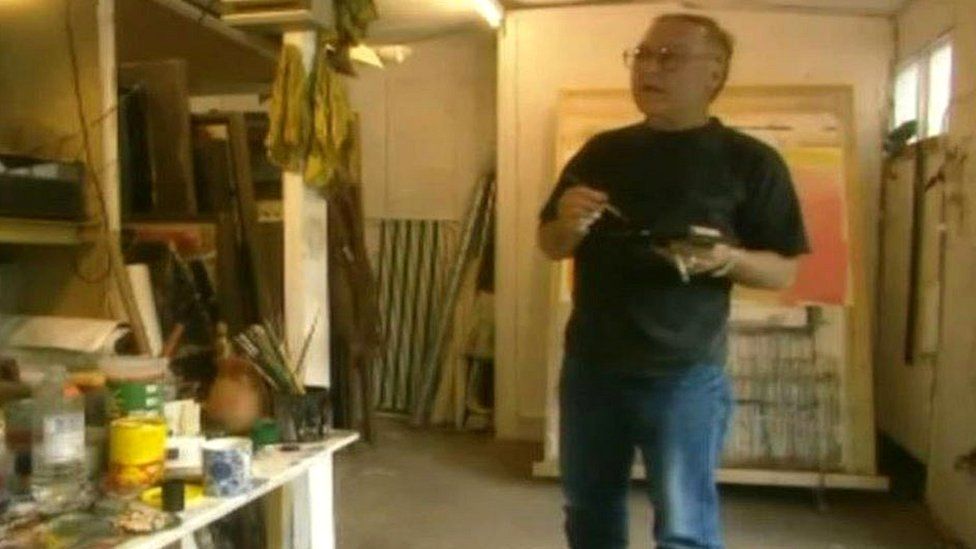 Artist John Selway dies in Abertillery, aged 79 - BBC News