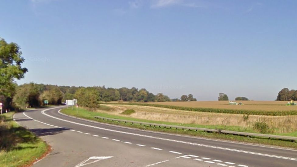 Family pays tribute to Oxfordshire milkman Tom Glancy - BBC News