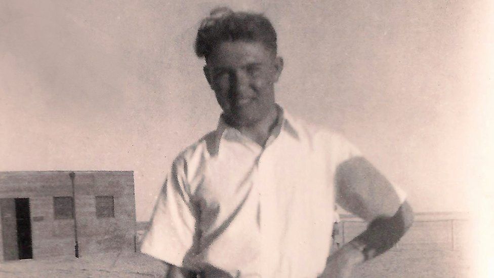 World War Two pilot's Gloucester memorial is 'wonderful' - BBC News