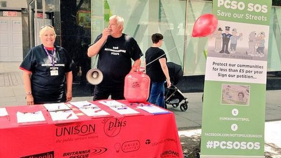 Petition fights cuts to Nottinghamshire PCSO posts - BBC News