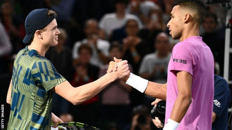 Paris Masters: Novak Djokovic beats Stefanos Tsitsipas to join Holger Rune in final - BBC Sport