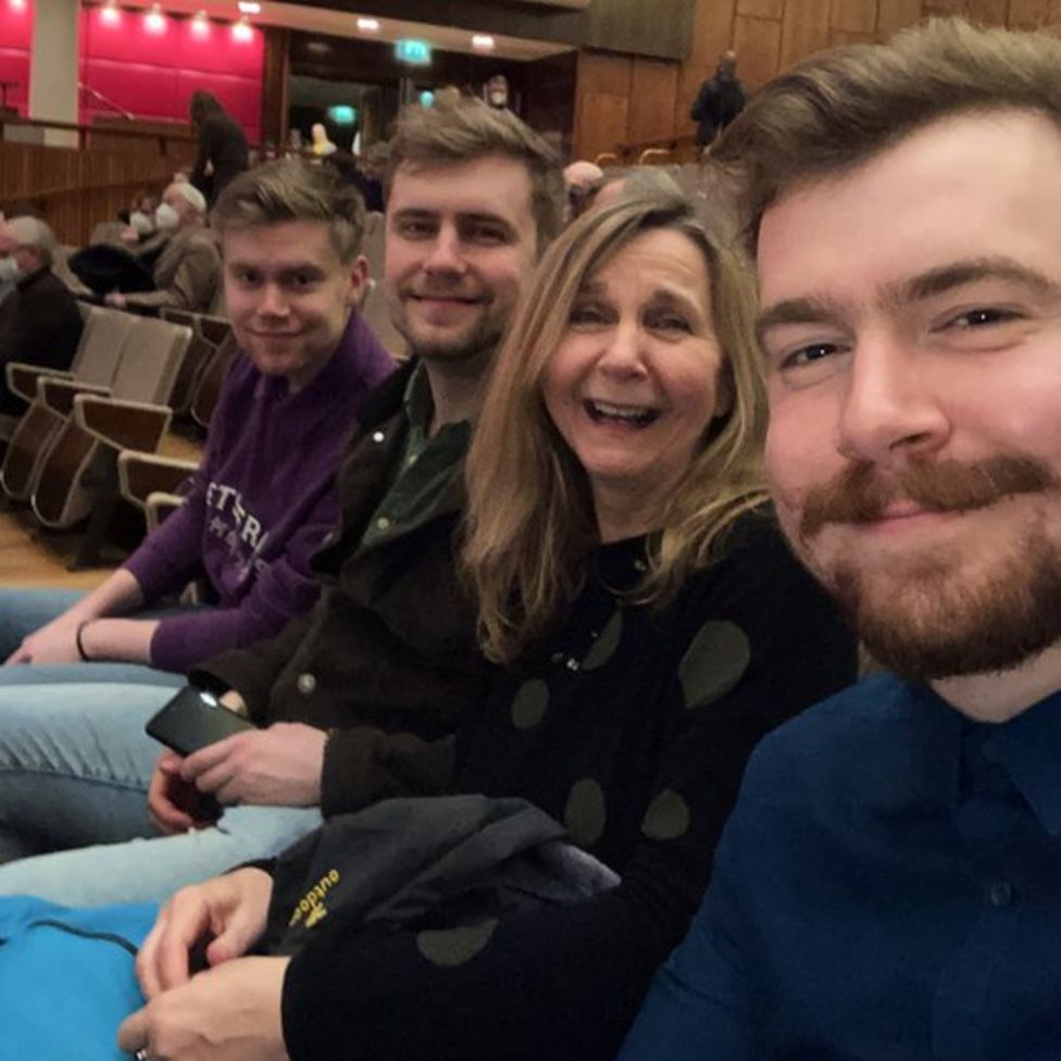 Tri Llun Siân James - BBC Cymru Fyw