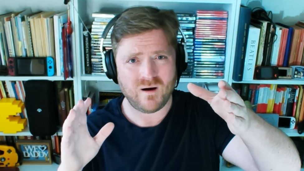 Bristol composer starts choir to sing video game music - BBC News