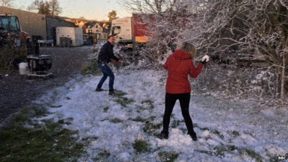 The secrets behind fake snow - BBC Weather
