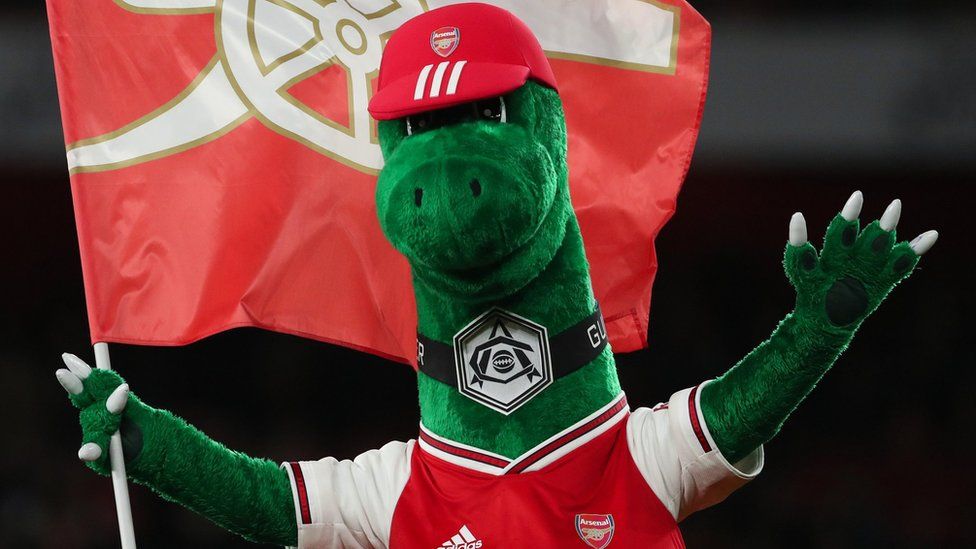 Arsenal's Gunnersaurus mascot is back! - BBC Newsround