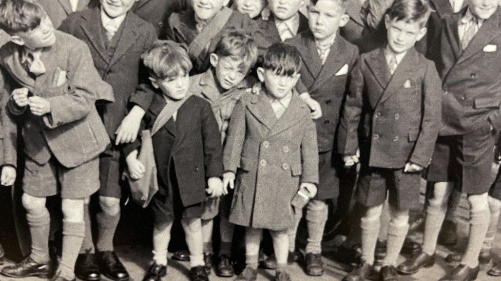 'I never knew my mother escaped the Holocaust' - BBC News