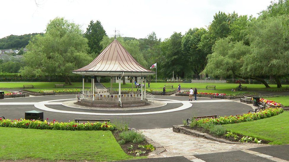 Eisteddfod 2024: Galw am fynediad am ddim i'r maes - BBC Cymru Fyw