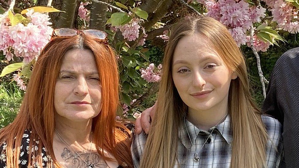 Balchder teulu o Gymru dros gyflwyno Cyfraith Jade - BBC Cymru Fyw