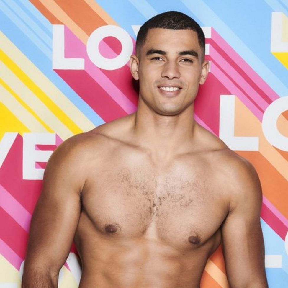 Connagh Howard: Wyneb newydd Love Island - BBC Cymru Fyw