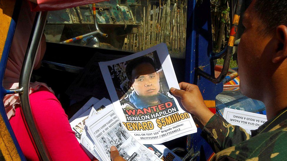 Philippines military 'kills Islamist Isnilon Hapilon' - BBC News