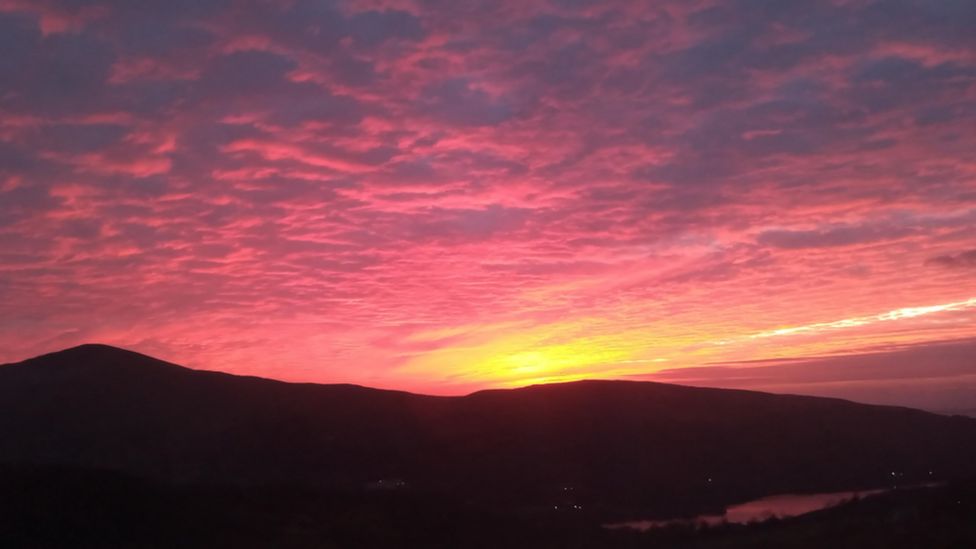 Why are winter sunsets and sunrises so amazing at the moment? - BBC ...