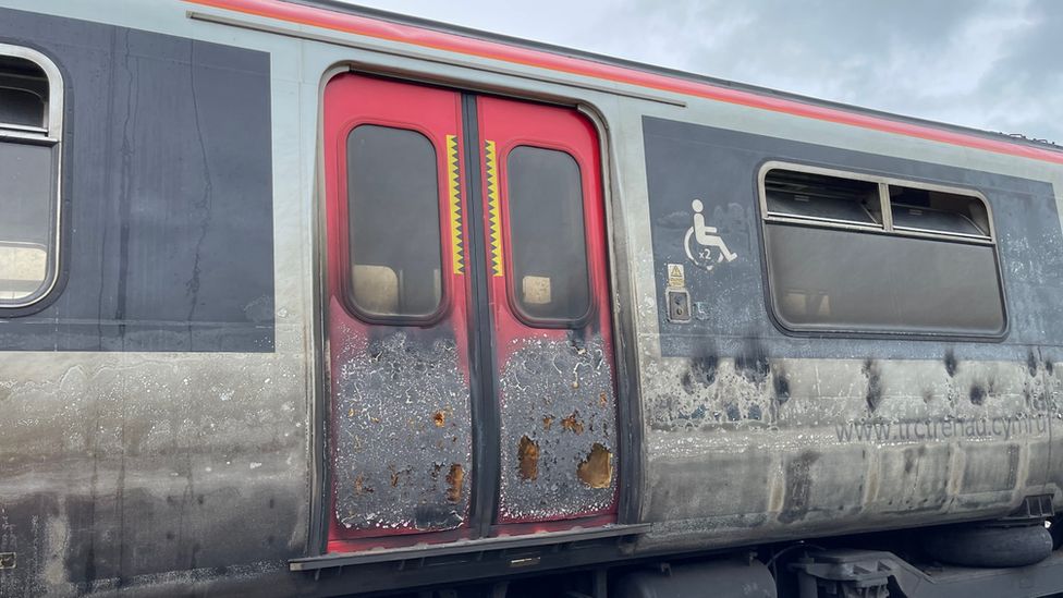 Shrewsbury and Hereford rail line reopens after train hit digger - BBC News