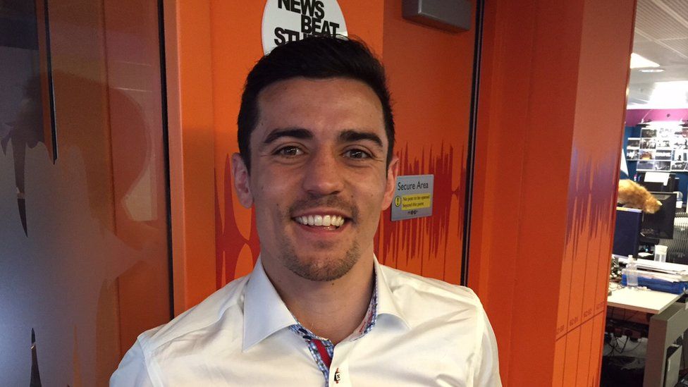 Anthony Crolla: I couldn't wash myself after concrete attack - BBC News