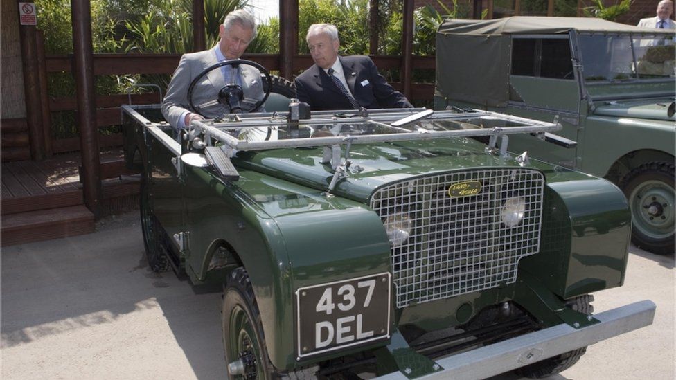 Defenders of the famous - Land Rover-loving celebrities - BBC News