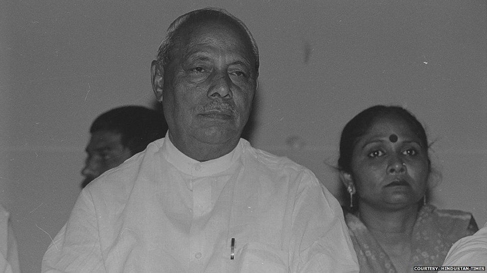 The only people willing to take Delhi's 'most haunted house' - BBC News