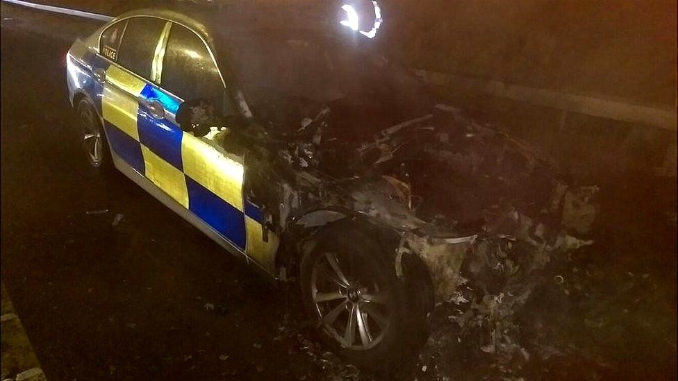 Greater Manchester Police car bursts into flames on M60 - BBC News