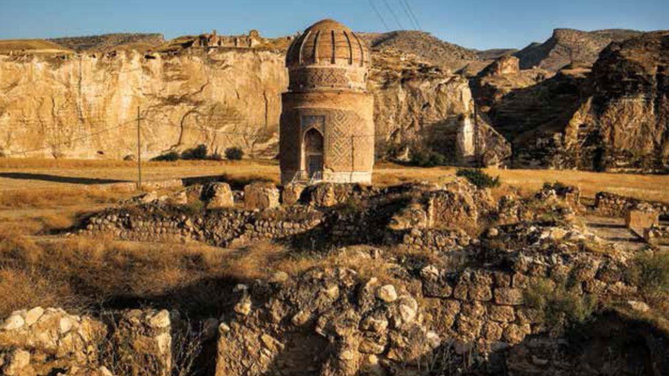 Hasankeyf: Ancient town in Turkey faces dam flood - BBC News