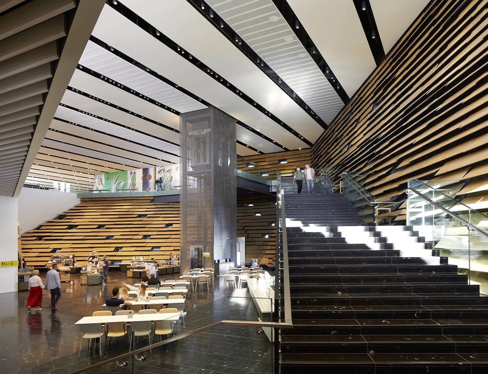 Will Gompertz reviews Scotland's first design museum, V&A Dundee ...