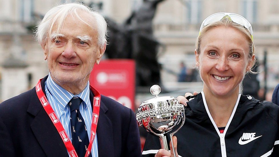 Marathon Llundain: 'Breuddwyd bachgen o Gorris' - BBC Cymru Fyw