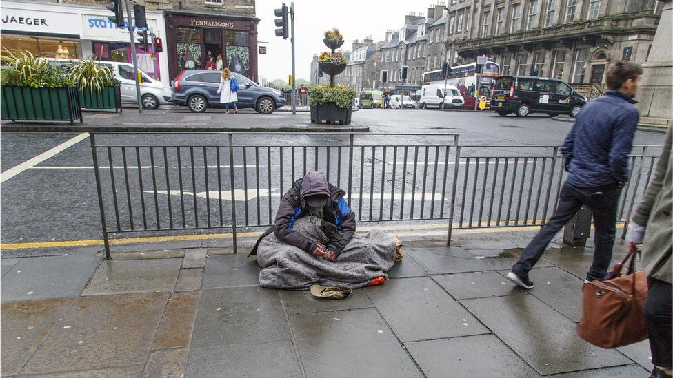 Homelessness applications on the rise in Scotland - BBC News