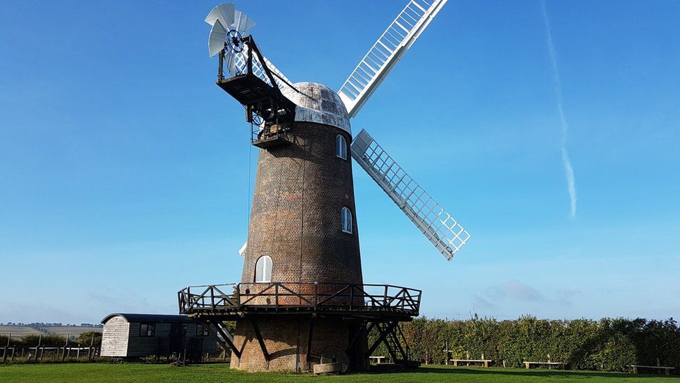 Wiltshire volunteers needed for Wilton Windmill spring clean - BBC News