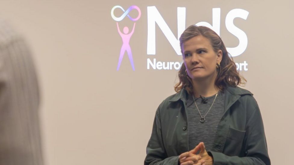 Caragh McMurtry: Great Britain rower's neurodivergent journey - BBC Sport