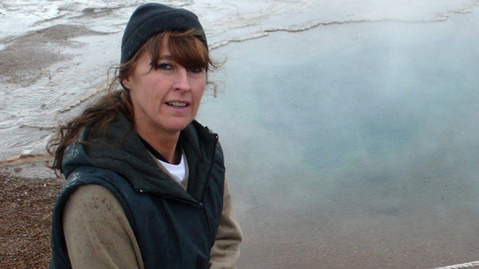 Cardiff tea lady died after plunging 30ft - BBC News