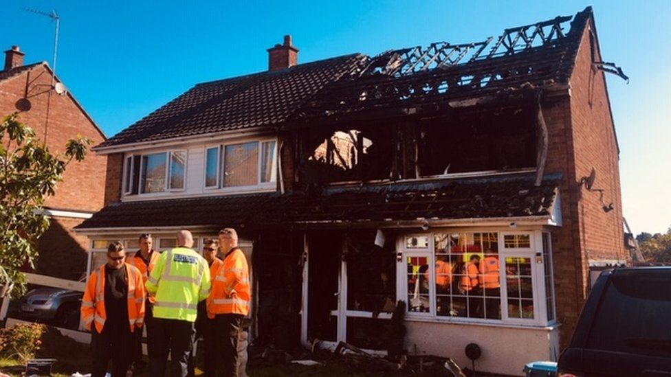 Ipswich fire-hit family 'overwhelmed' by support - BBC News