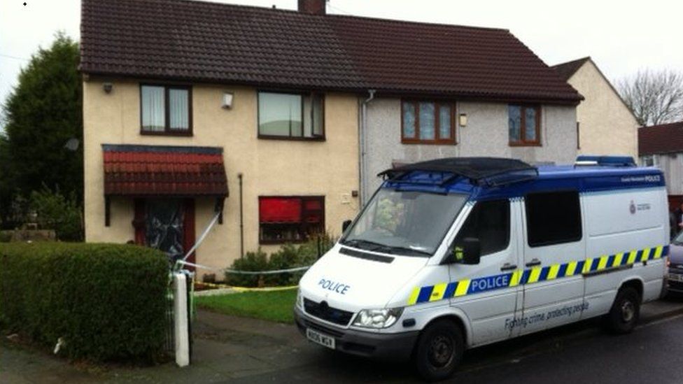 Middleton shooting: Man, 28, in hospital with chest injury - BBC News