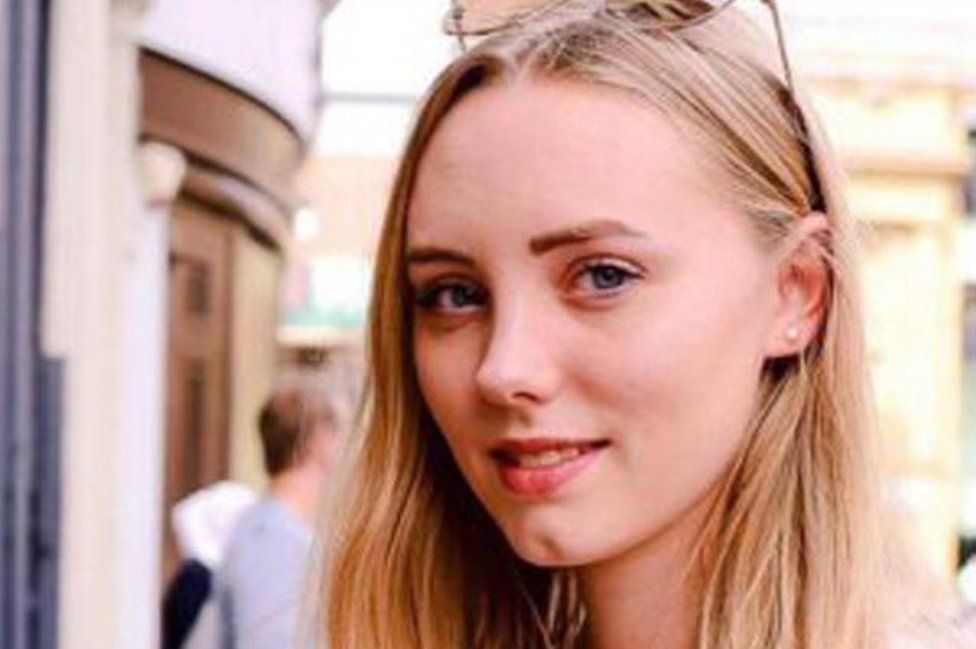 Young people in North East 'not given mental health help' - BBC News