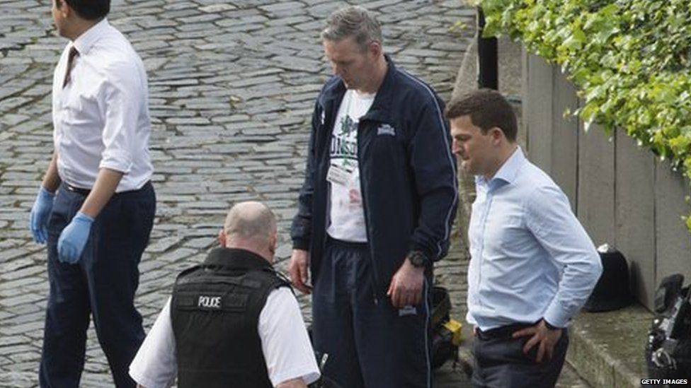 Westminster attack: The people in the photo treating Khalid Masood ...