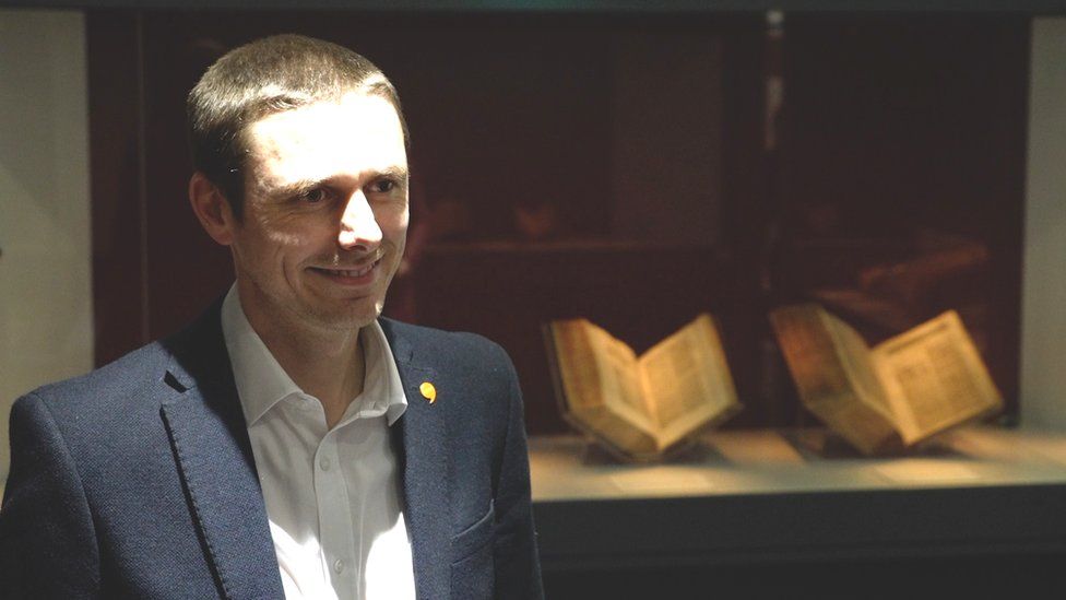 Cyfle i weld casgliad 'unigryw' o Feiblau Cymreig - BBC Cymru Fyw