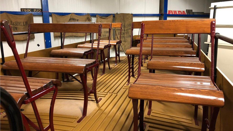 Cambridge tramcar restored by Ipswich Transport Museum - BBC News