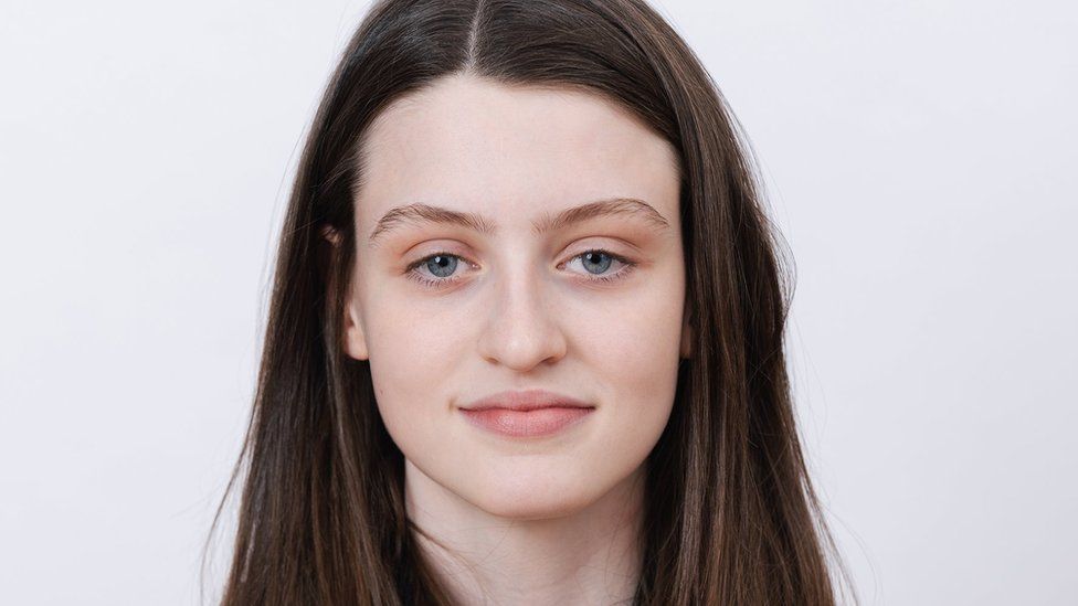 Thame skateboarder Lilly Strachan sees Brazil plans put on hold - BBC News