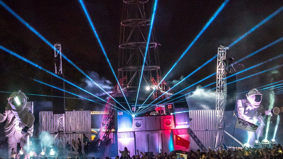 In pictures: Isle of Wight hosts Bestival - BBC News