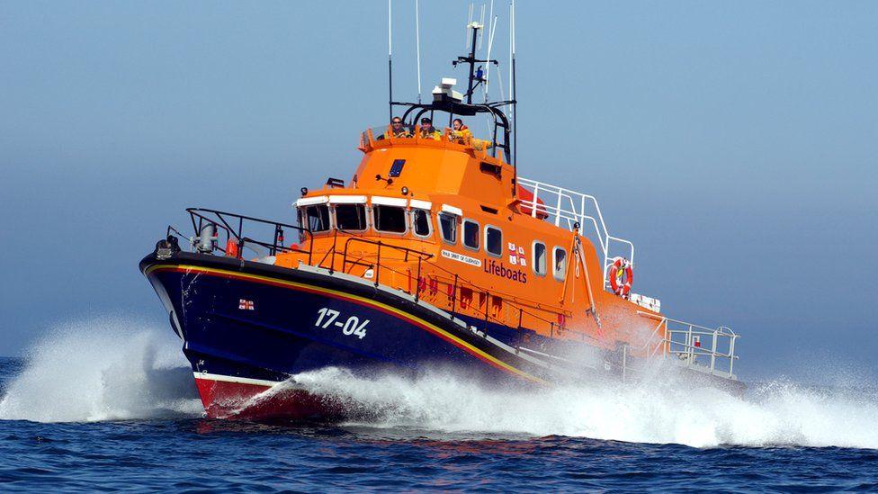 Islands coastguards offer advice after kayak searches - BBC News