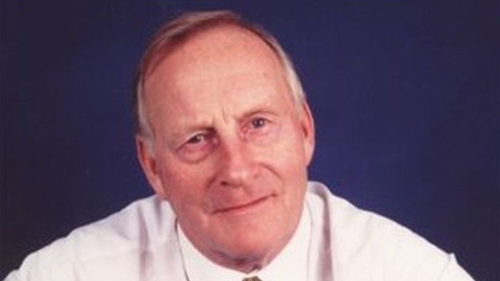 Sgwrs tair awr wnaeth achosi i Aled Samuel roi'r gorau i ysmygu - BBC ...